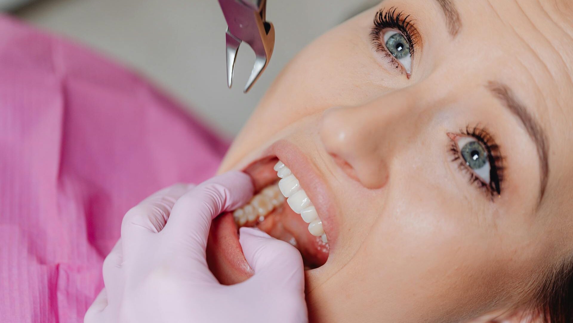 How to Pull Out a Tooth Without Pain if It’s Hurting | Tooth Remedy